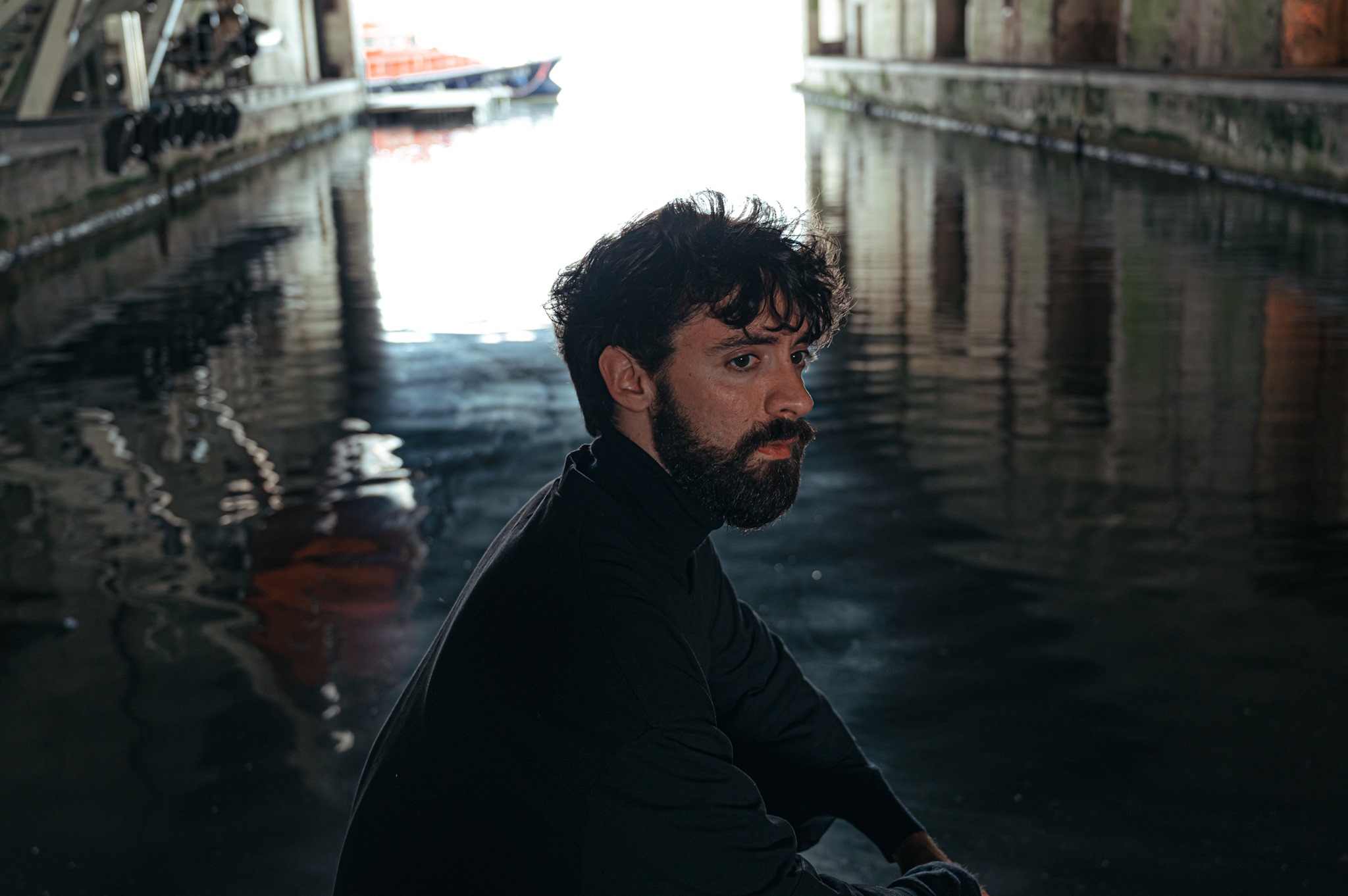 "Oceans apart", le nouveau clip de Max Adams - Just Music